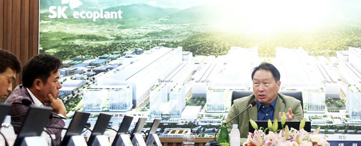 SK top visits SK hynix chip cluster construction site